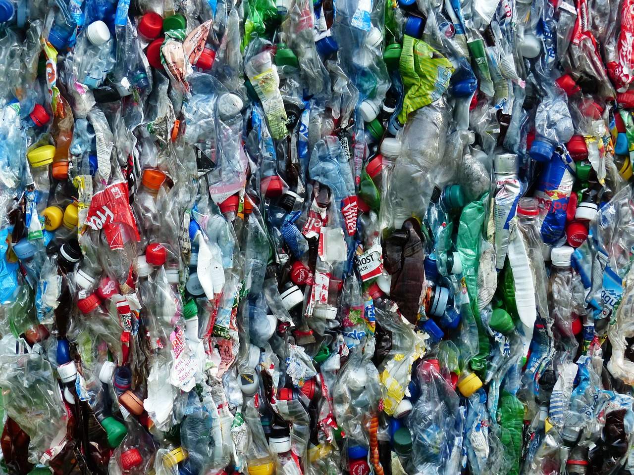Let’s talk recycled plastic- Enviroo Podcast - Robinson plc